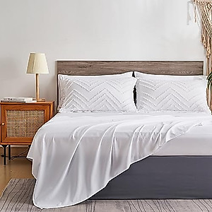 FLYMME White Twin Comforter Set with Sheets,Tufted Bed in a Bag 7 Pieces, Chevron Boho Shabby Chic Farmhouse Bedding Set,Soft Microfiber Comforter for All Season（White,68”*86”）
