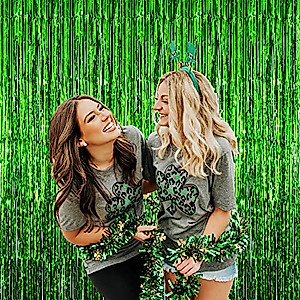 GOER 6.4 ft x 9.8 ft Metallic Tinsel Foil Fringe Curtains,Pack of 2 Party Streamer Backdrop for St. Patrick's Day,Birthday,Graduation,New Year Eve Decorations Christmas Wedding Decor (Green)