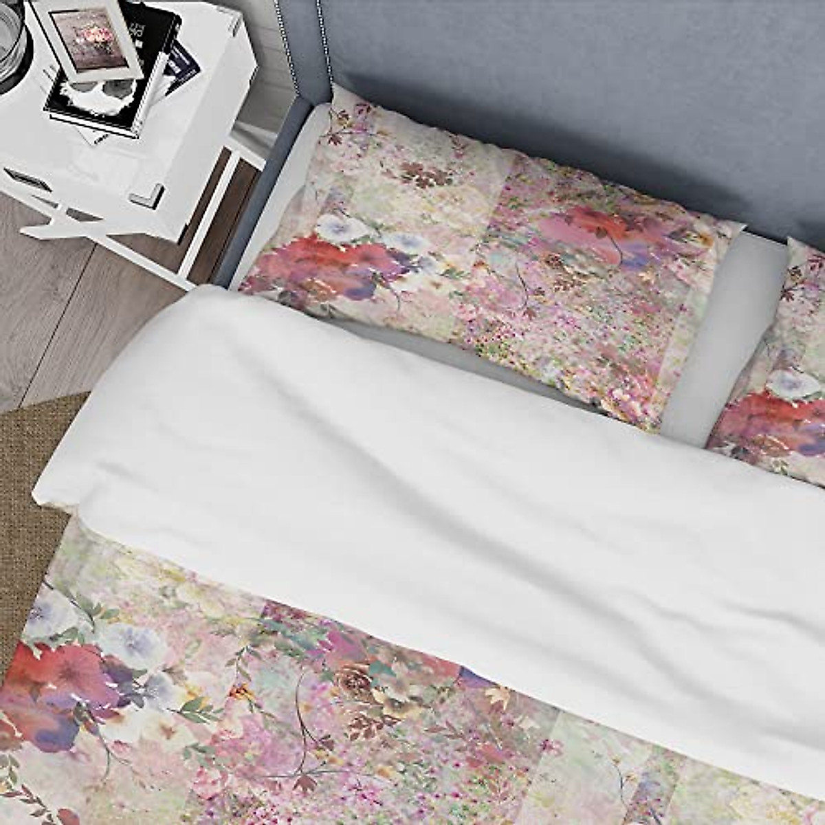 DESIGN ART Designart 'Red and White Orchids with Grunge Flowers' Traditional Duvet Cover Set Twin