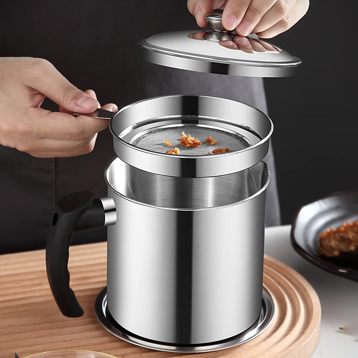 Tellshun Bacon Grease Container with Strainer 1.3 L / 44 oz Stainless Steel Cooking Oil Keeper with Lid and Tray Easy-Grip Handle Suitable for Storing Frying Oil and Cooking Grease (1.3, Silver)