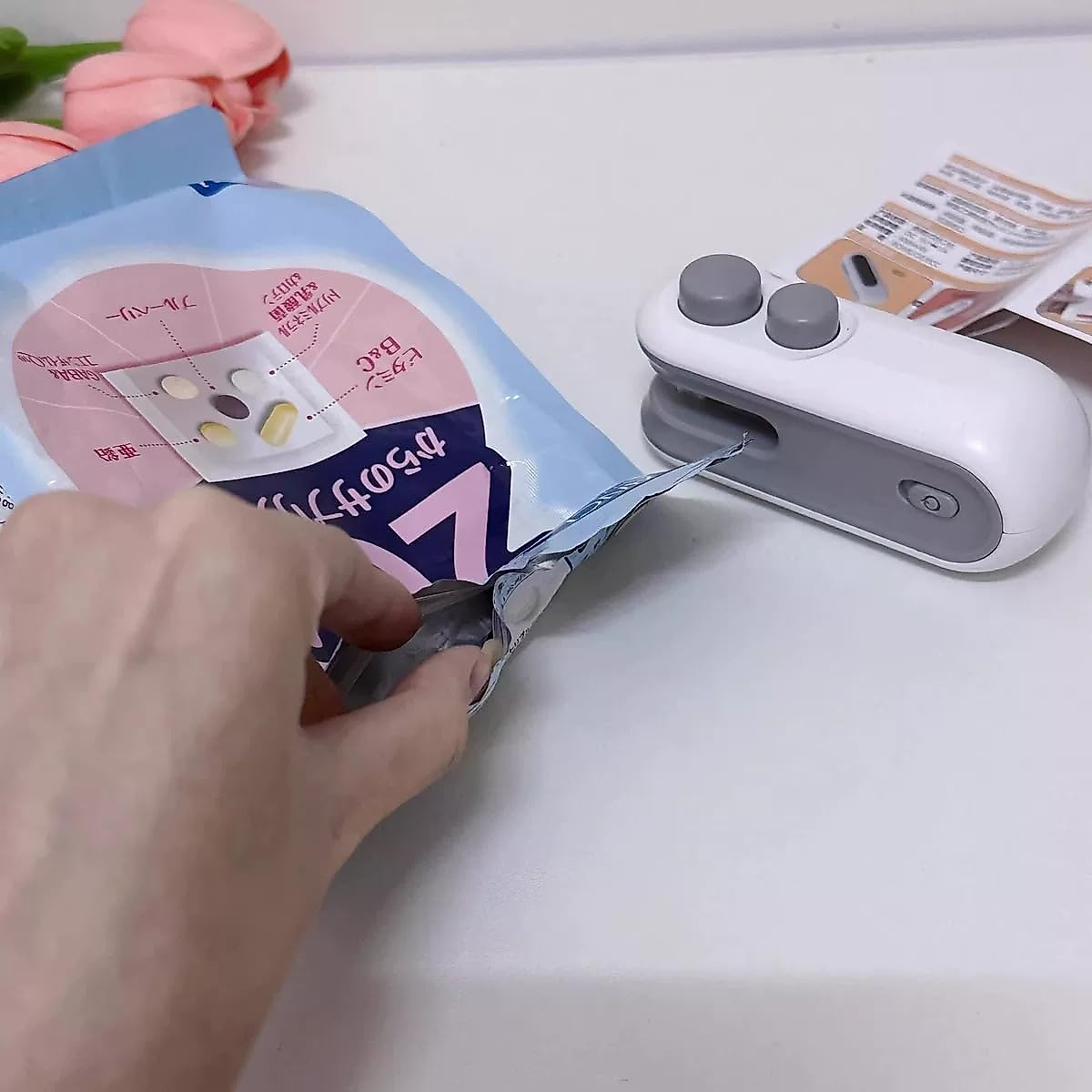 Mini Bag Sealer,Portable,Rechargeable Handheld Heat Vacuum Sealer,2 in 1 Sealer and Cutter, Portable Resealer Machine for Plastic Bags Food Storage Snacks Freshness，Magnetic attraction (White)