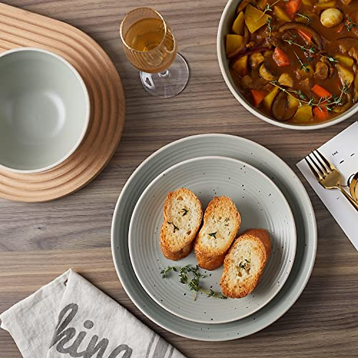 Stone Lain Lauren Stoneware Dinnerware Set, 16-Piece Service for 4, Green