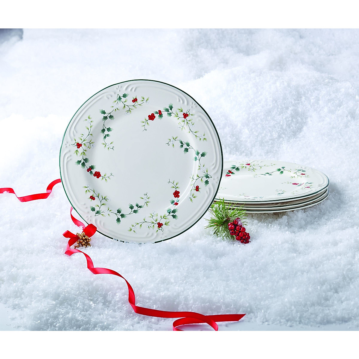 Pfaltzgraff Winterberry 10-1/2-Inch Dinner Plates, Set of 4