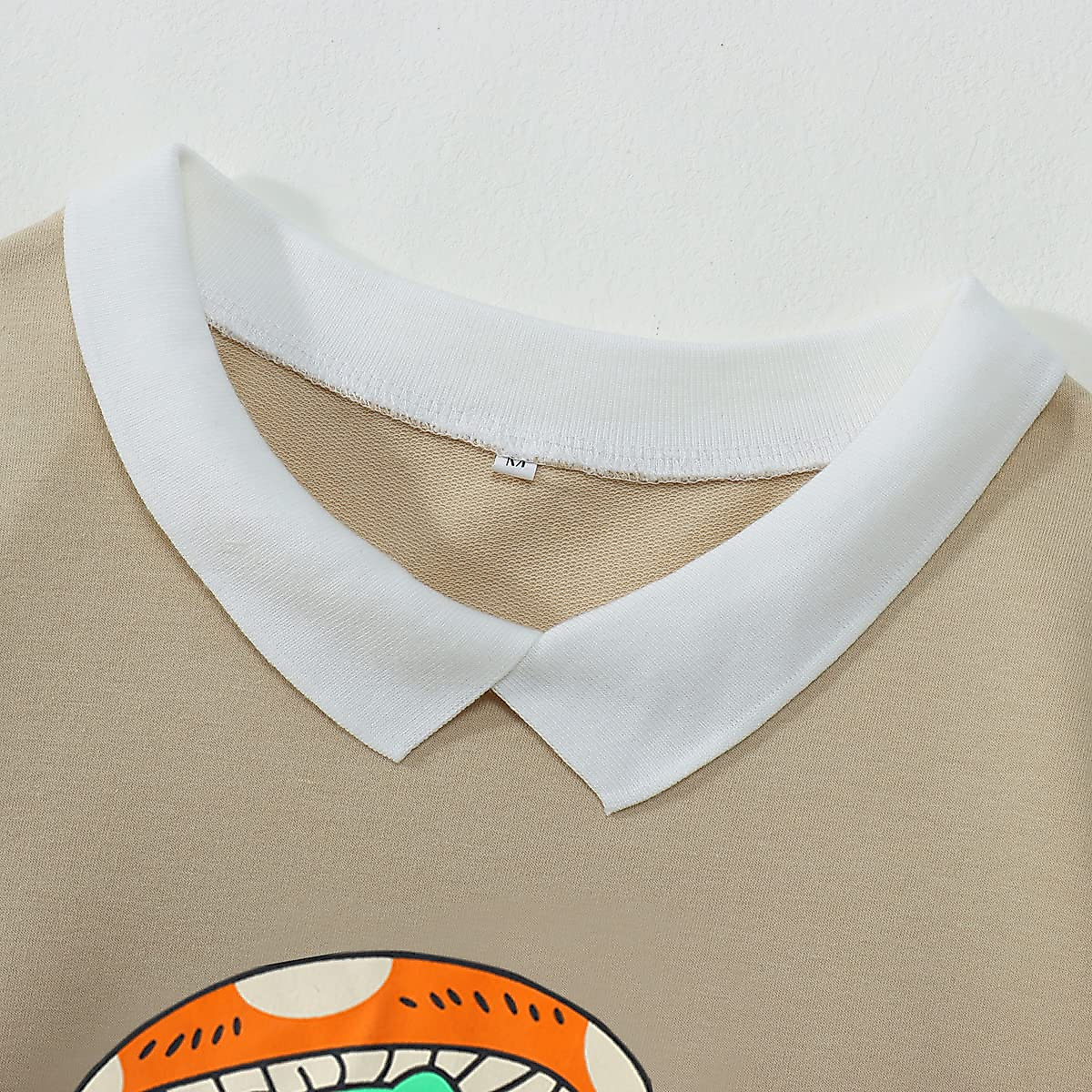 IZYJOY Women Frog Mushroom Graphic Sweatshirt Long Sleeve Loose Aesthetic Tees Pullover Teen Girls Kawaii Lightweight Shirts Top(Beige,M)