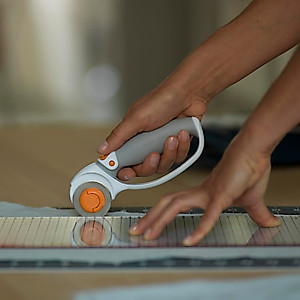 Fiskars 195240-1001 Titanium Easy Blade Change Rotary Cutter, 45 mm