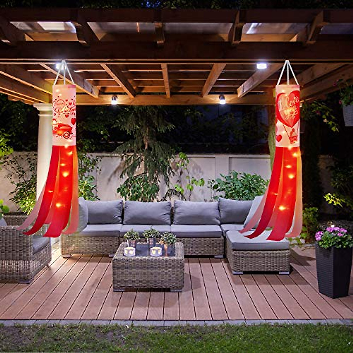 2 Pieces Happy Valentine's Day Windsock Polyester Garden Windsock Heart Pattern Windsock Flag Outdoor Hanging Decorative Windsocks for Valentine's Day Front Yard Patio Lawn Garden (Romantic Style)