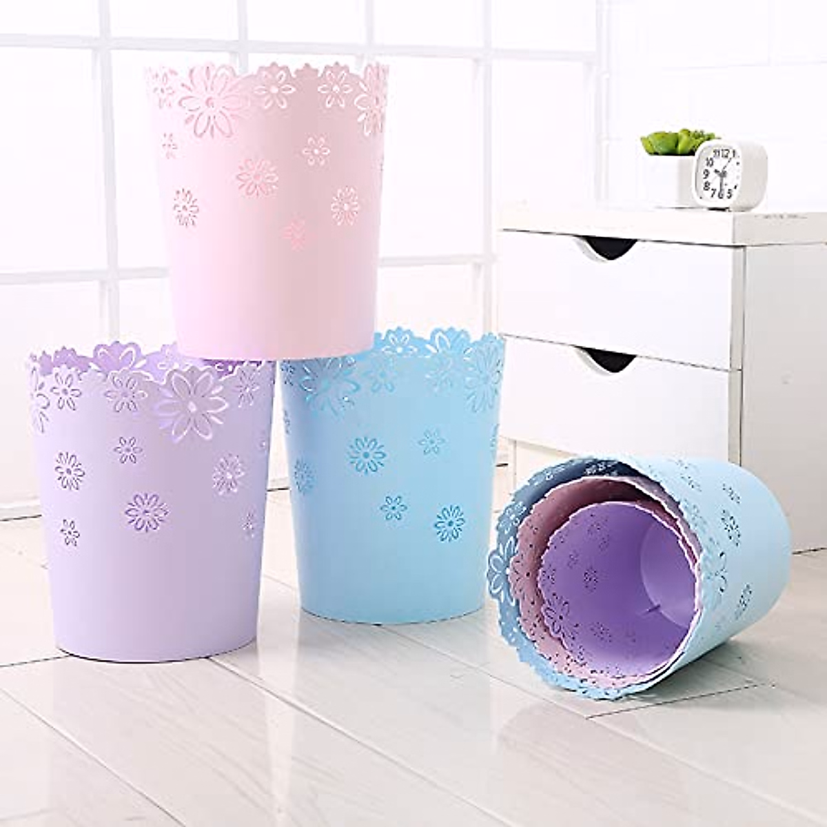 Scakbyer Wastebasket, Hollow Flower Shape Plastic Lidless Wastepaper Baskets Trash Can - M - Blue