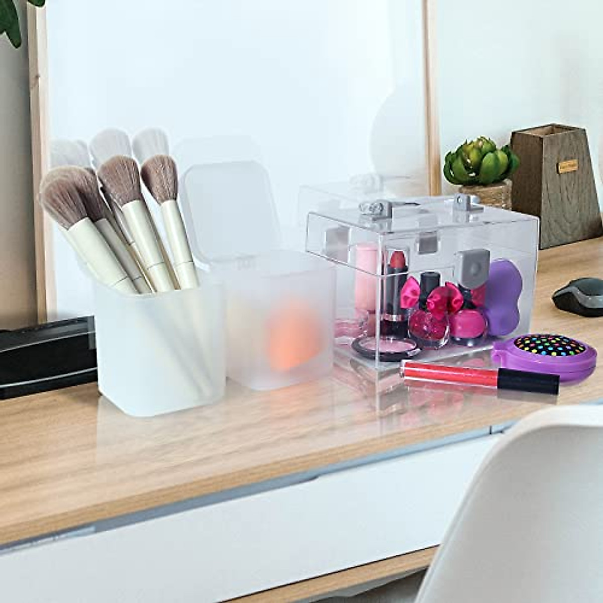 KIRIYUUKI Plastic Square Storage Bin-Cabinet,Plastic Box Gift Box Portable Vanity Organizer with Secure Lid and Handle (1 Clear Box)