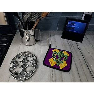Caroline's Treasures 8133PTHD Mardi Gras Fleur de lis Purple Green and Gold Pair of Pot Holders Kitchen Heat Resistant Pot Holders Sets Oven Hot Pads for Cooking Baking BBQ, 7 1/2 x 7 1/2