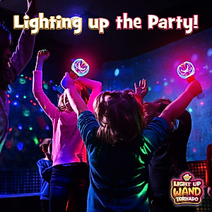 IPIDIPI TOYS Spinning Light Up Wand for Kids – LED Sensory Magic Swirling Light Up Wand, Fun Spinning Toy for Toddlers, Boys and Girls, Christmas Party Favors, Stocking Stuffers, Cool Lighted Spinner