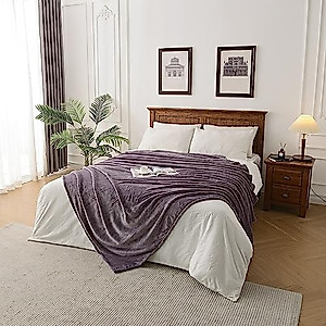 Kingole Flannel Fleece Microfiber Throw Blanket, Luxury Lavender Purple King Size Lightweight Cozy Couch Bed Super Soft and Warm Plush Solid Color 350GSM (108 x 90 inches)