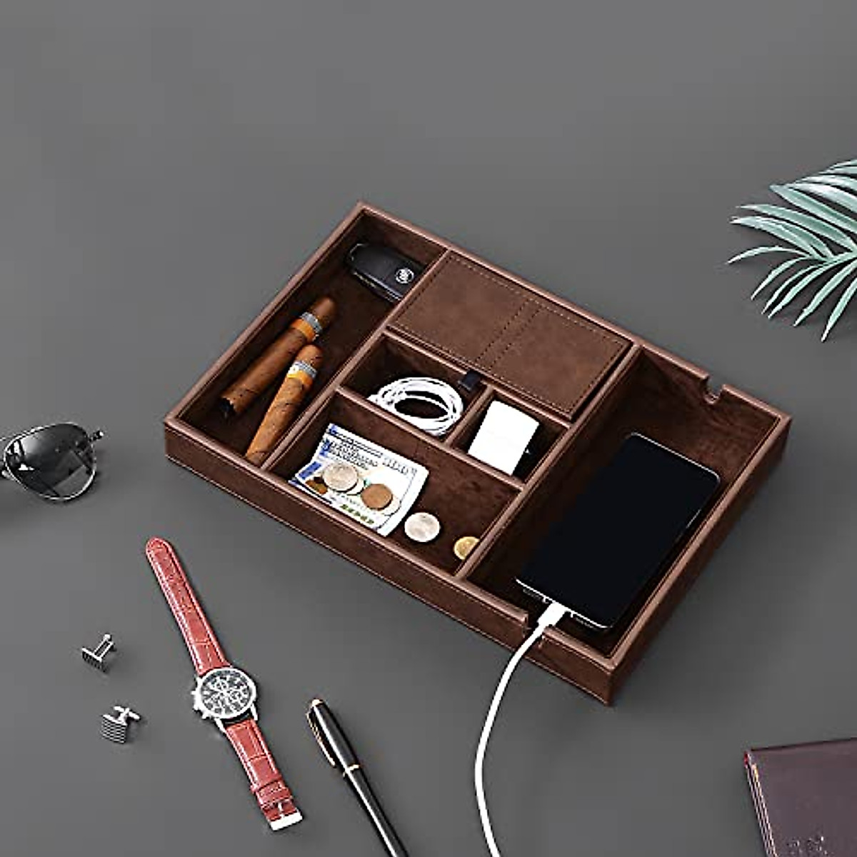 BEWISHOME Valet Tray for Men Dresser Organizer Nightstand Organizer Desktop Storage Organizer with Large Smartphone Charging Station, 6 Compartments, Faux Leather, Brown SSH16Z
