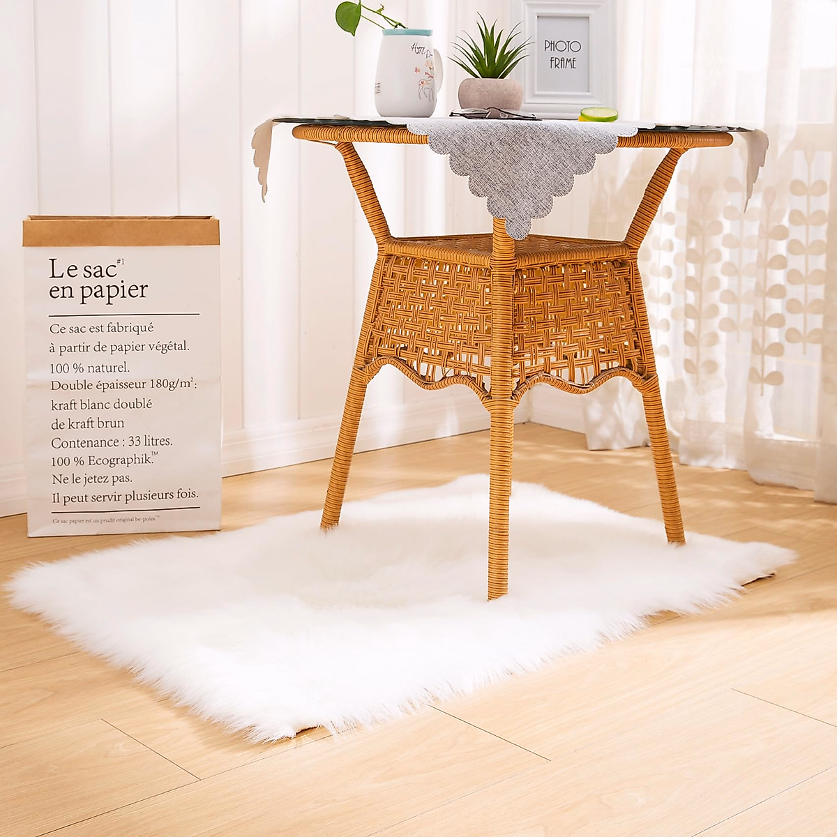 DSHXL Faux Sheepskin Fur Fuzzy Furry Rugs, 2x3 Ft Rectangle Small White Furry Rugs, Bedside Fluffy Area Rug Fur Rugs for Bedroom, Living Room, Dorm Room, Photography