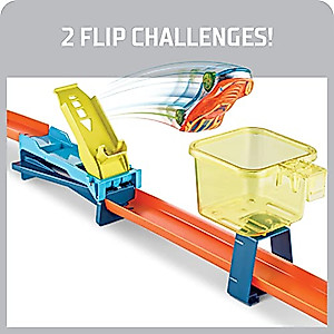 Hot Wheels Track Set and 1:64 Scale Toy Car, Track and Loop Building Kit with Adjustable Set-Ups and Jump, Infinity Loop Kit