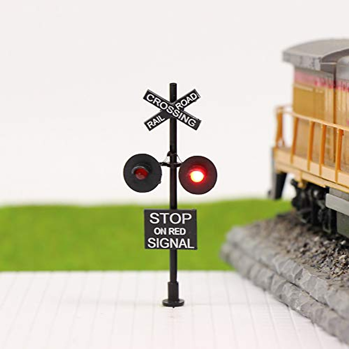 Evemodel JTD877RP 1 Set HO Scale Railroad Train / Track Crossing Sign 2 Heads LED Made + Circuit Board Flasher-Flashing Red Train Stop Signal Lights Decoration and Party