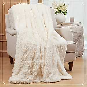The Connecticut Home Co Throw Blanket Soft Fluffy Room Decor, Cozy Warm Throws for Bed, Couch, Gifts for Women, Bedroom Cute Aesthetic Blankets Shag and Sherpa, 65x50, Beige