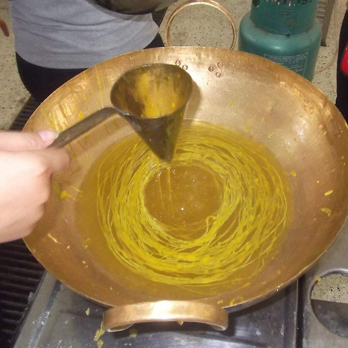 Thai Premium Wok Brass Pan Home Cooking Foods and Dessert for Thai Chinese Japanese Korean Restaurant Durable Great Heat Control (12")