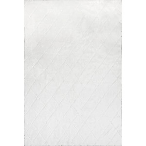 nuLOOM Amy Casual Faux Rabbit Machine Washable Area Rug, 3' 9" x 6', White