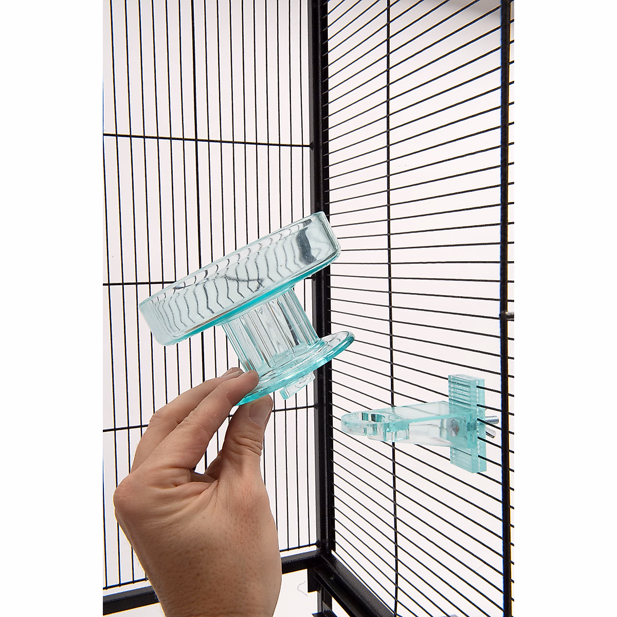 Lixit Quick Lock Bird Cage Bath for Lovebirds, Canaries, Finches, Parakeets, and Cockatiels and Other Small to Medium Feathered Friends (Pack of 1)