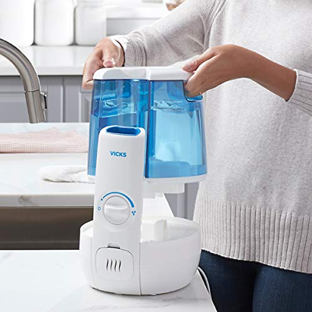 Vicks Filter-Free CoolRelief Cool Mist Humidifier, Medium Room, 1.2 Gallon Tank – Visible, Medicated Ultrasonic Humidifier for Baby, Kids and Adults, Works With Vicks VapoPads and Vicks VapoSteam