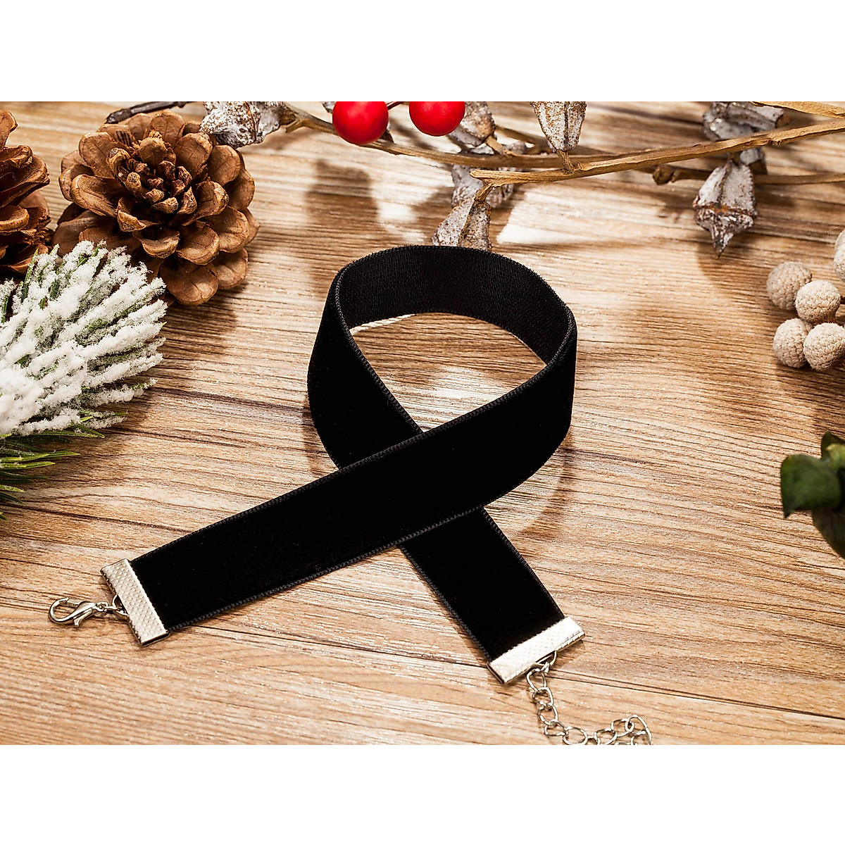 AnalysisyLove Gothic Black Velvet Choker Necklace for Women, Valentines Day Birthday Gifts, Halloween Cosplay Jewelry