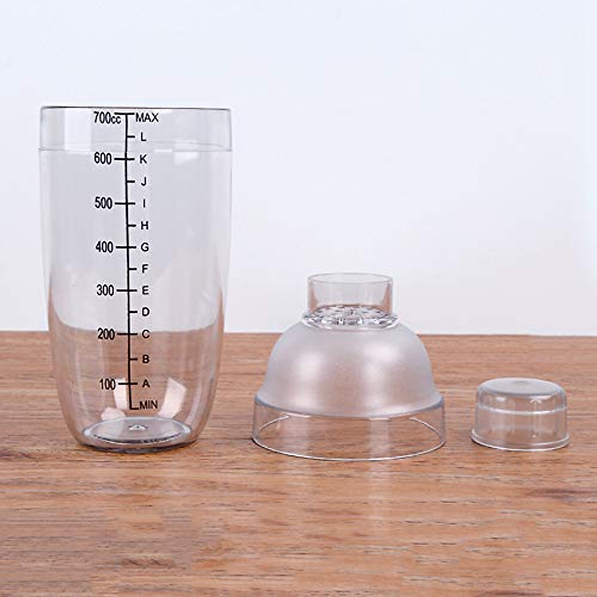 FEOOWV Plastic Cocktail Shaker, Hand Drink Mixer Boba Tea Shaker Cup with Scales,Bar Tool Transparent (24 oz / 700cc)