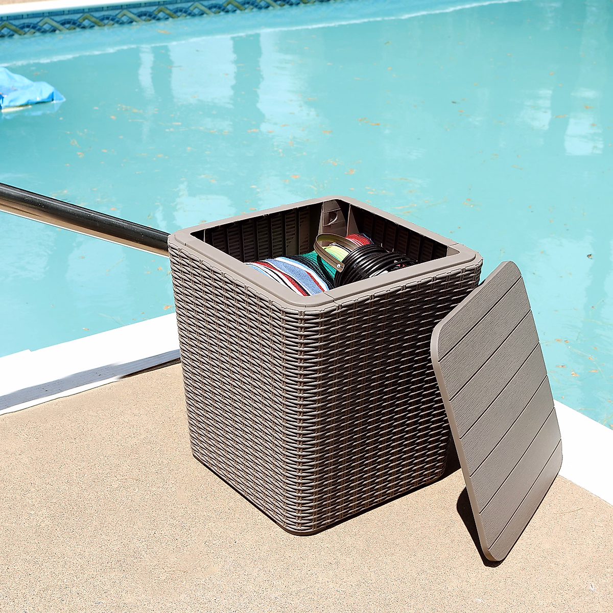 Sunnydaze 11.5-Gallon Deck Storage Box with Flat Top and Faux Rattan Design