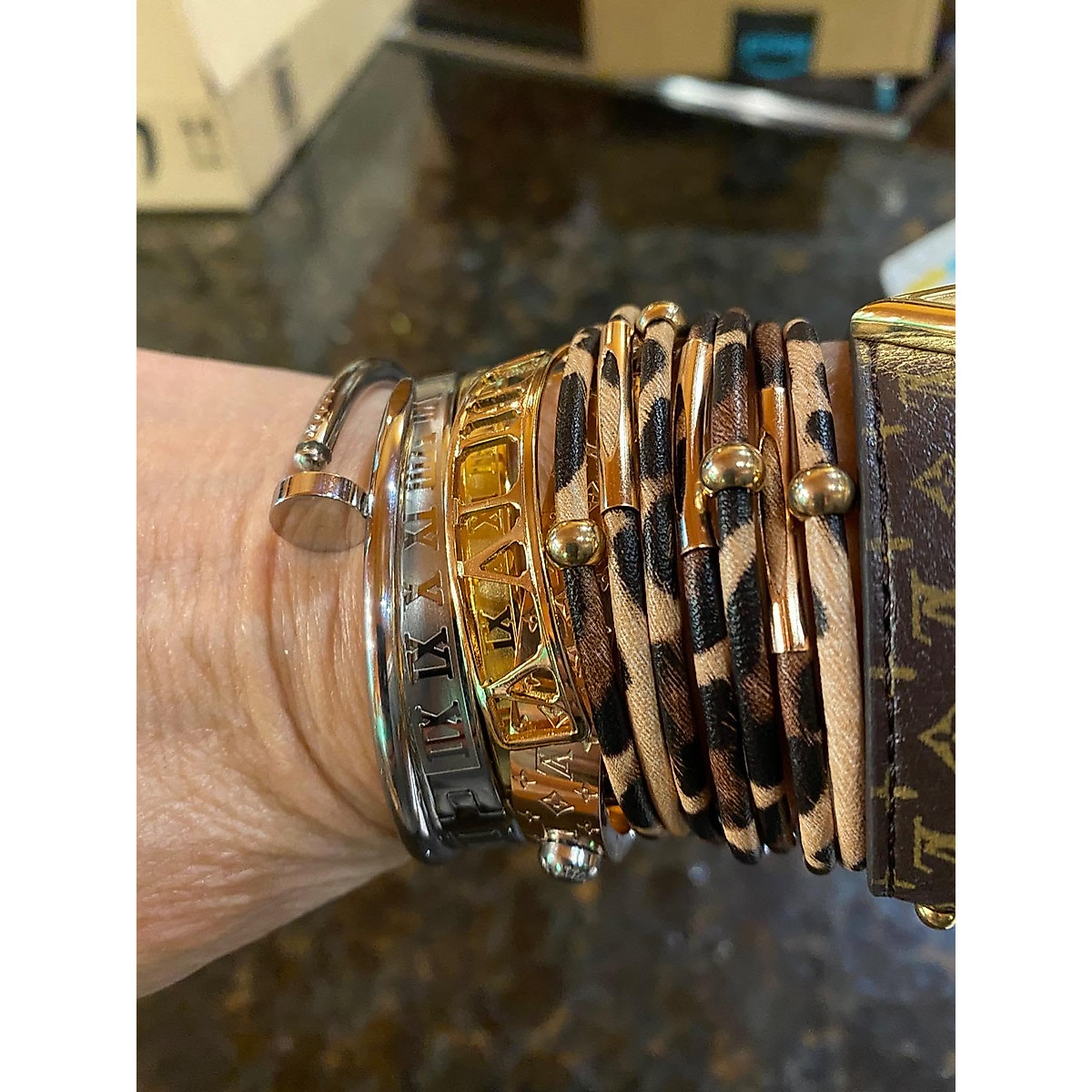 POMINA Roman Numeral Cuff Bangle Bracelet for Women Fashion Gold Flat Thin Open Cuff Bracelet for Teen, Flexible (Roman- Gold)