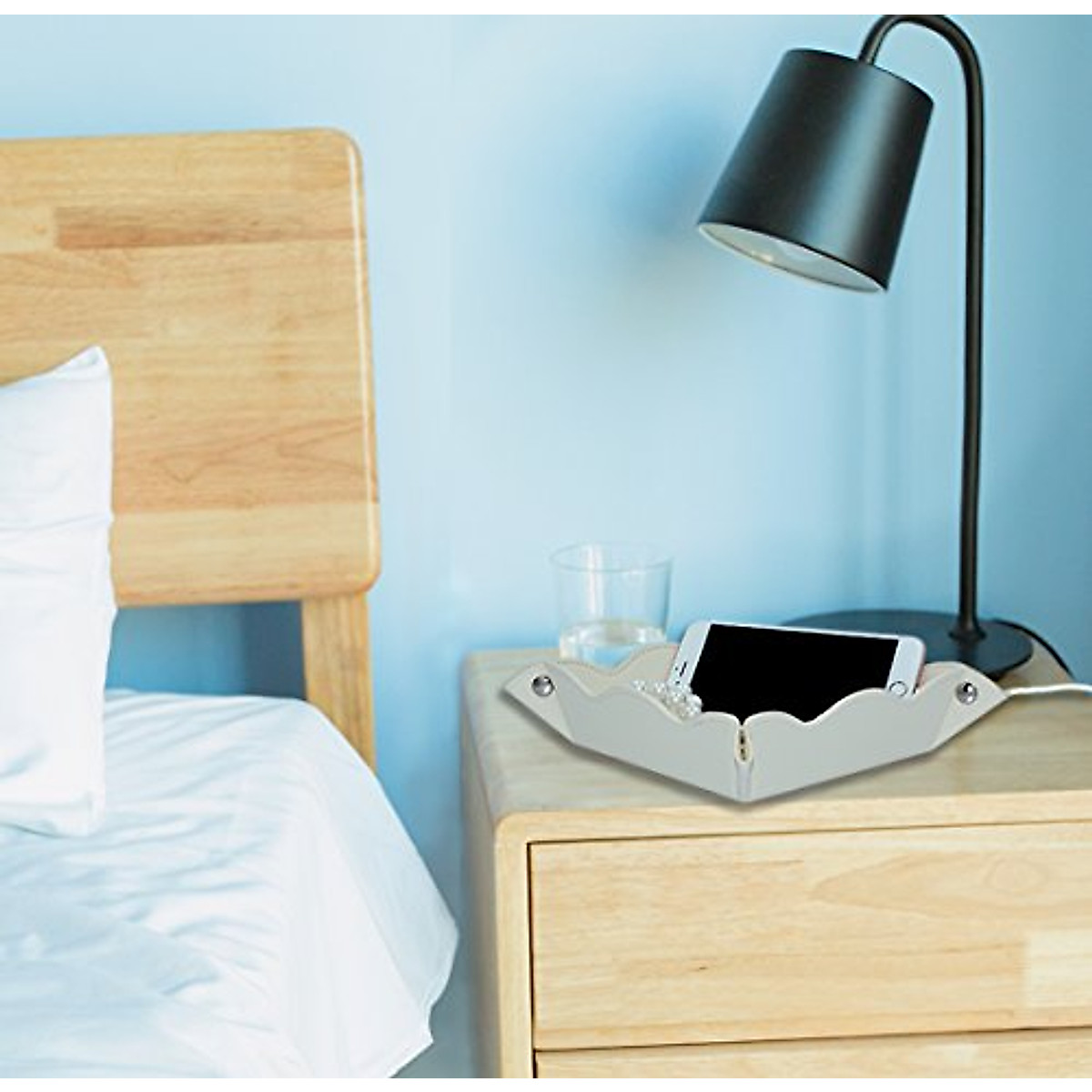 LISRSC Leather Valet Tray for Women,Trinket Jewelry Cosmetic Organizer Catchall Tray for Desk Dresser Nightstand (Off-White)