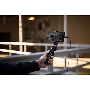 Sennheiser Pro Audio Sennheiser Professional MKE 200 + Mobile Kit, Directional On-Camera Microphone with Smartphone Clamp & Manfrotto PIXI Mini Tripod, 509256, Black