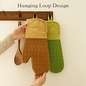 Silicone Oven Mitts Heat Resistant 500 Degrees, Oven Gloves and Pot Holder, Non Slip hot Pads (Pair) (Green)