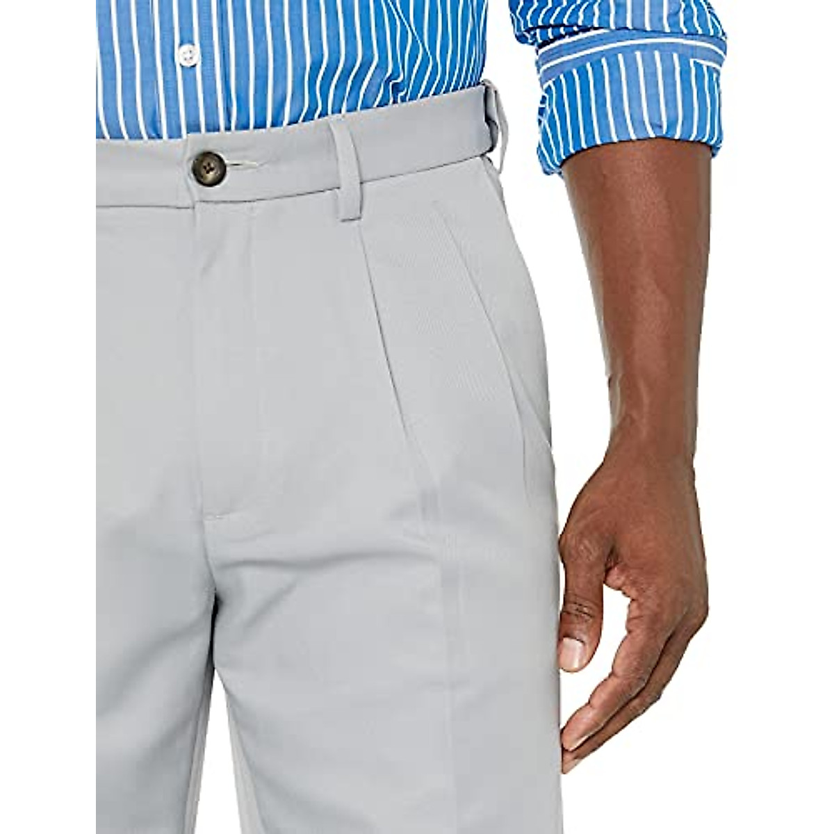 Amazon Essentials Men's Classic-Fit Expandable-Waist Pleated Dress Pant, Light Grey, 31W x 28L