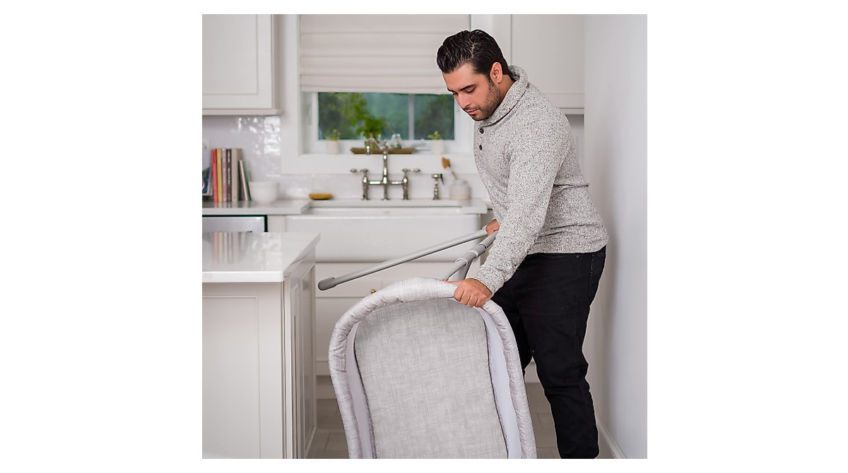 HALO Baby Flex BassiNest - Portable, Adjustable Travel Bassinet