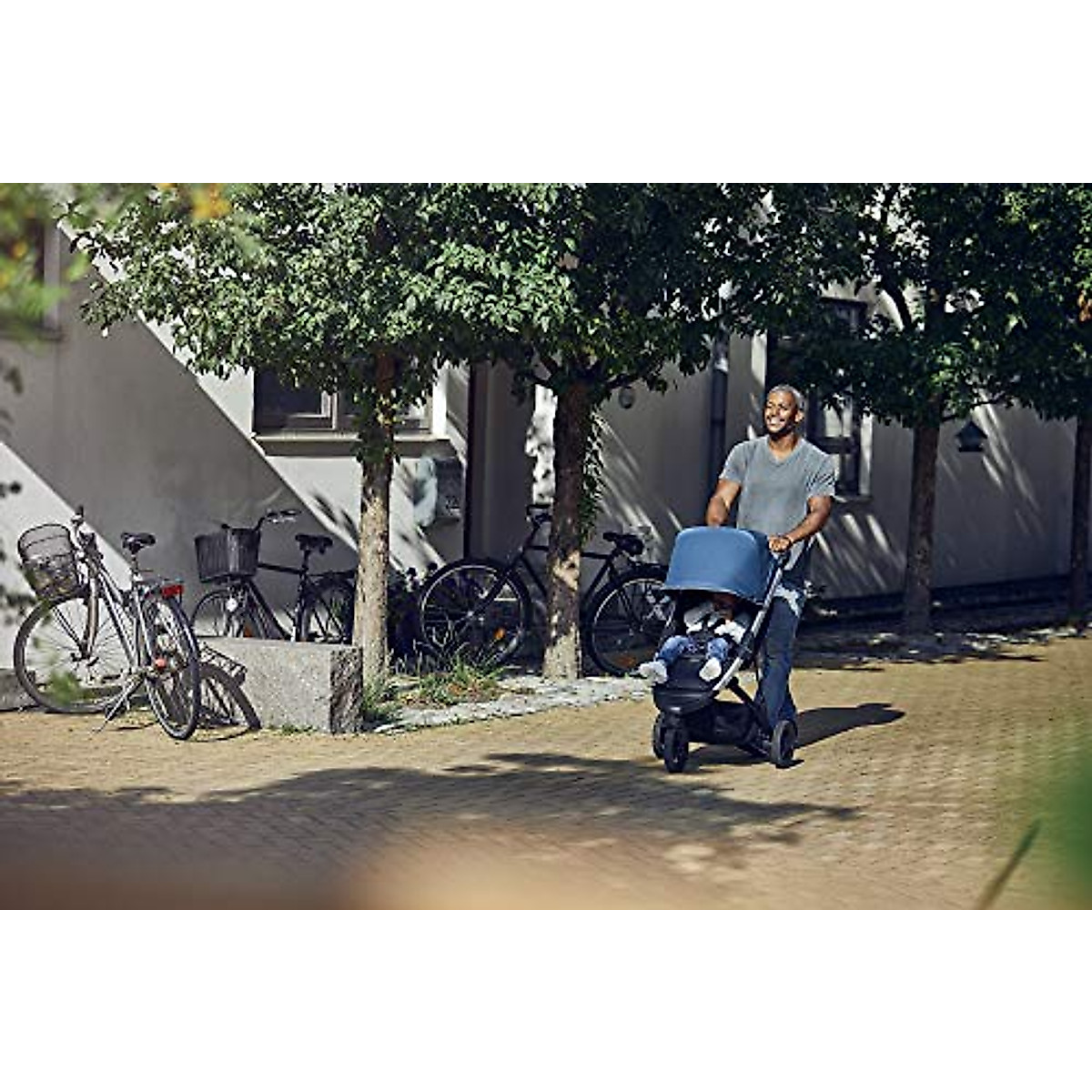 Thule Spring Stroller - Compact Baby Stroller Perfect for Everyday Use - Features 5-Point Harness, Lightweight and Compact Design, Vented Canopy with See-Through Mesh, Padded Reclining Seat