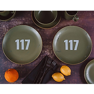 HALO Master Chief 117 Stoneware 8-Piece Dinnerware Set | Plates, Bowls, Mugs