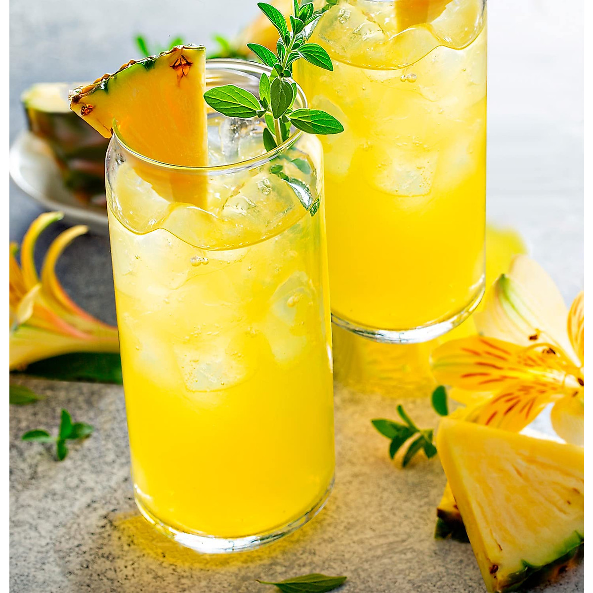 Huge Estate 20 oz Drinking Glass Cups Can Shaped - Set of 2 with 4 Glass Reusable Straws and Bamboo Lids for Iced Coffee Boba Tea Cocktails Beer Wine Water Dessert Glasses Pack of 2 Ideal Gift