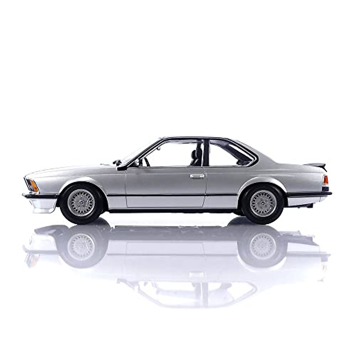 Minichamps 1982 635 CSi Silver Metallic 1/18 Diecast Model Car 155028107