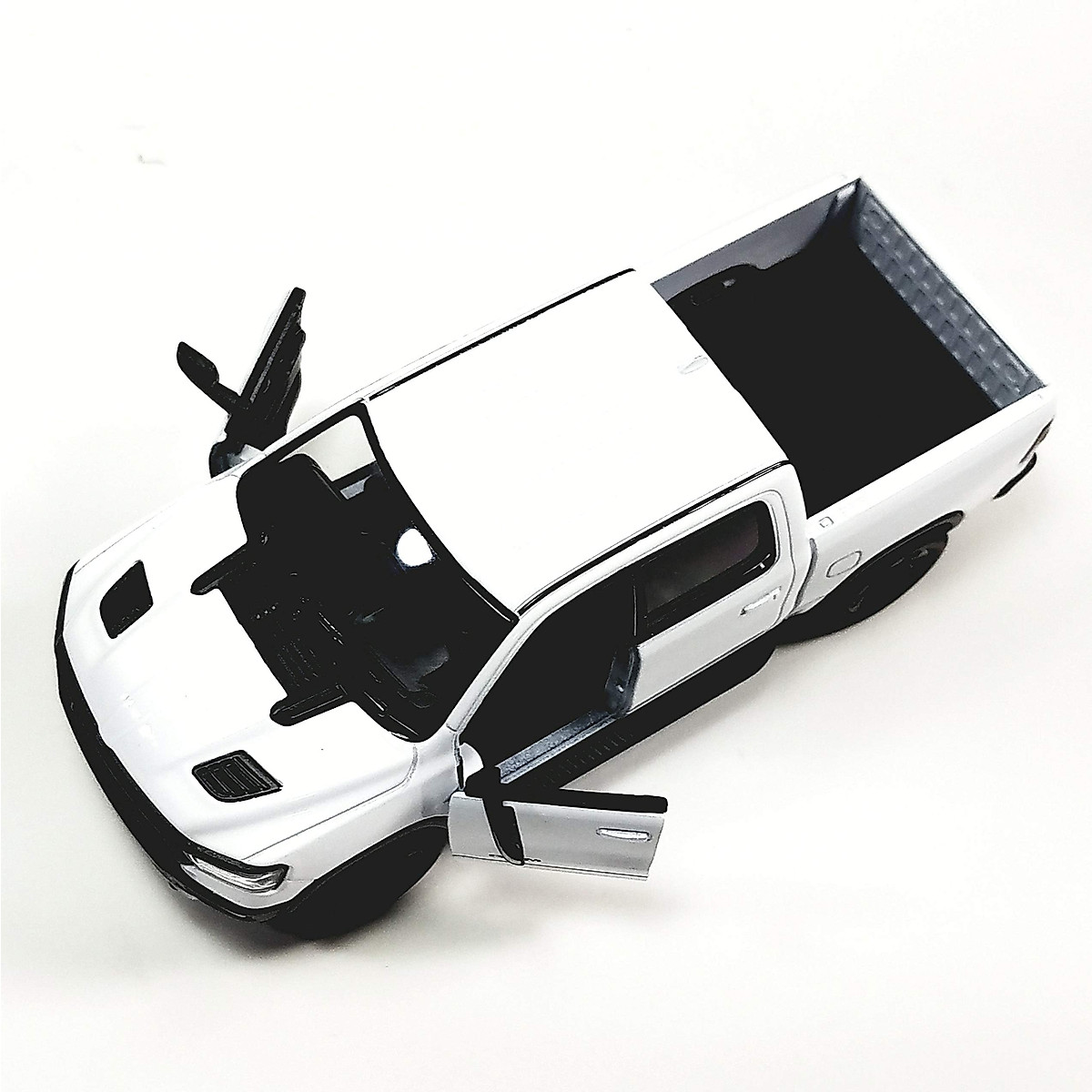 Kinsmart 2019 White Dodge Ram 1500 Pickup Truck1/46 O Scale Diecast Truck