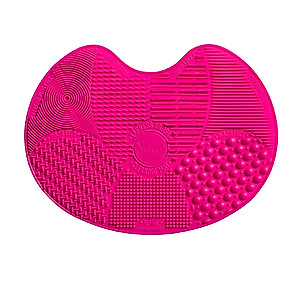 Sigma Beauty Makeup Brush Cleaner Mat – Sigma Spa Express Silicone Makeup Brush Cleaning Mat with Suction Cups for Cleaning Makeup Brushes, Compact Design Fit for Any Travel Makeup Kit (Pink)