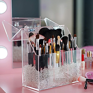 FOOCORDDY Covered Makeup Brush Holder with Dustproof Lid and Pearls Beads, Large Capacity Acrylic Clear Cosmetic Brush Storage Organizer for Vanity