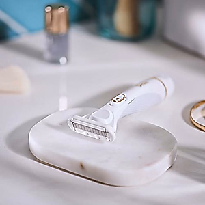 Gillette Venus Radiant Skin Seaweed & Aloe Olay razor moisturizer refills, 4ct, White