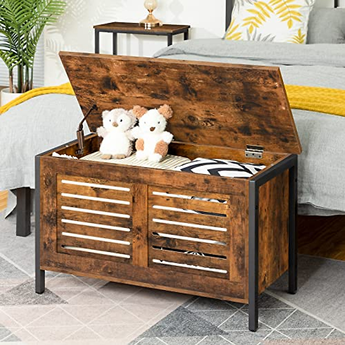 HOOBRO Storage Chest, Wooden Toy Chest, Retro Toy Box Organizer with Safety Hinge, Sturdy Storage Bench, Metal Frame, Supports 220 lb, Louvered Door, Rustic Brown BF85CW01G1
