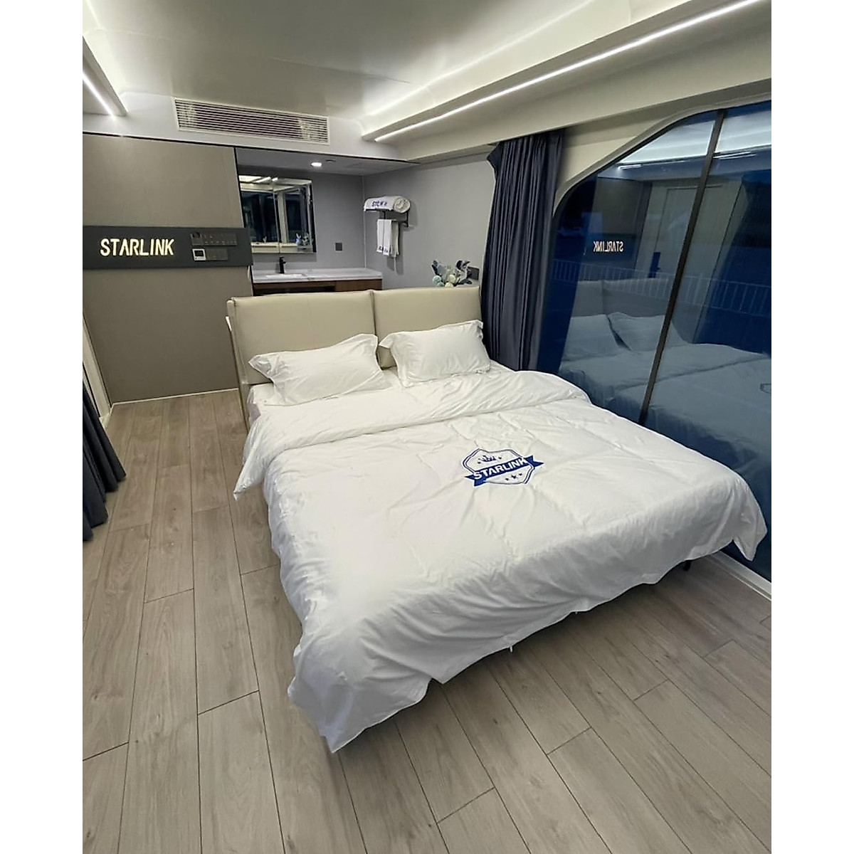 Generic Luxury Container House prefeb Capsule hotle 20FT 40FT Luxury Resort, white Gray