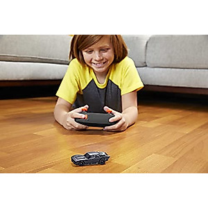Hot Wheels RC 1:64 Scale The Batman Batmobile, Remote-Controlled Vehicle from The Movie, USB Rechargeable Controller, On or Off Track Racing, Gift for Fans of Cars & Comics & Kids 5 Years Old & Up