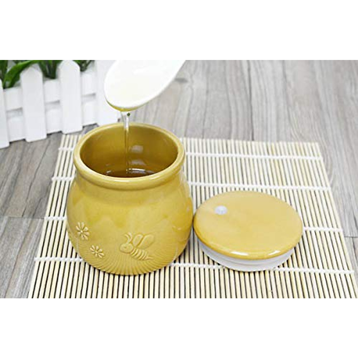 Ceramic Relief Bee Honey Jar Food Storage Jar Candy Dish Snack Can with Seal Lid