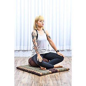 Leewadee Meditation Cushion Set – 1 Round Zafu Yoga Pillow and 1 Square Roll-Up Zabuton Mat Filled with Eco-Friendly Kapok, Brown