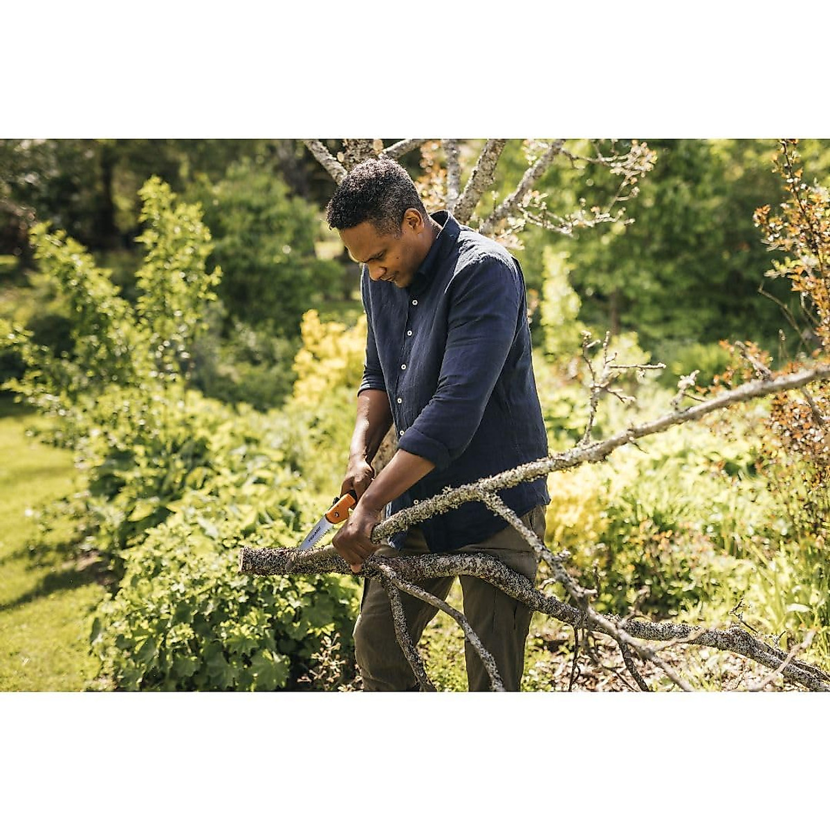 Fiskars Hand Saw, Folding Saw with Power Tooth Saw Blade with Triple Ground Teeth that Powers Through Wood Faster, Soft Grip 7-Inch Pruning Saw