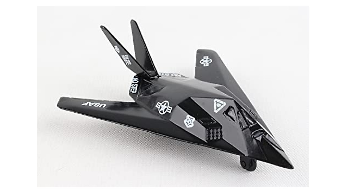Daron Runway24 F-117 Nighthawk Model - Realistic Aircraft for Collectors