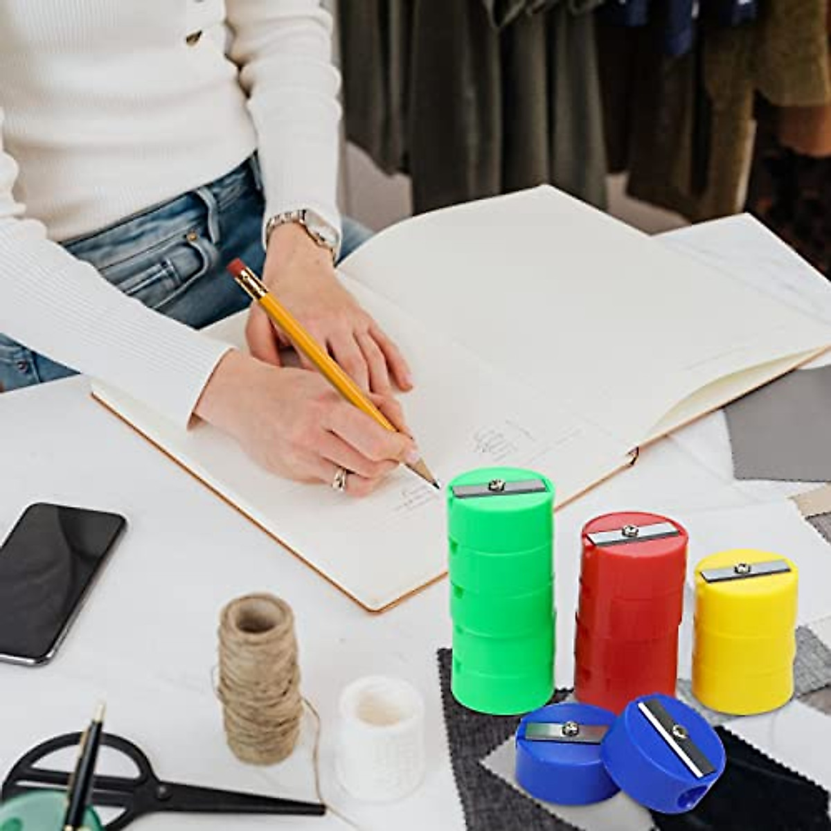 Yexpress 144 Pcs Bulk Round Pencil Sharpeners, Colorful Plastic Manual Sharpeners for Office School Supplies and Gifts (Multicolor)