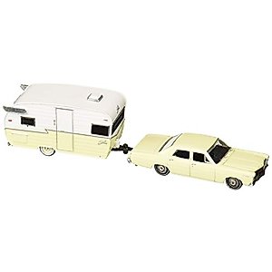 Greenlight 1: 64 Hitch & Tow Series 5-1967 Ford Custom & Shasta 15' Airflyte Diecast Vehicle